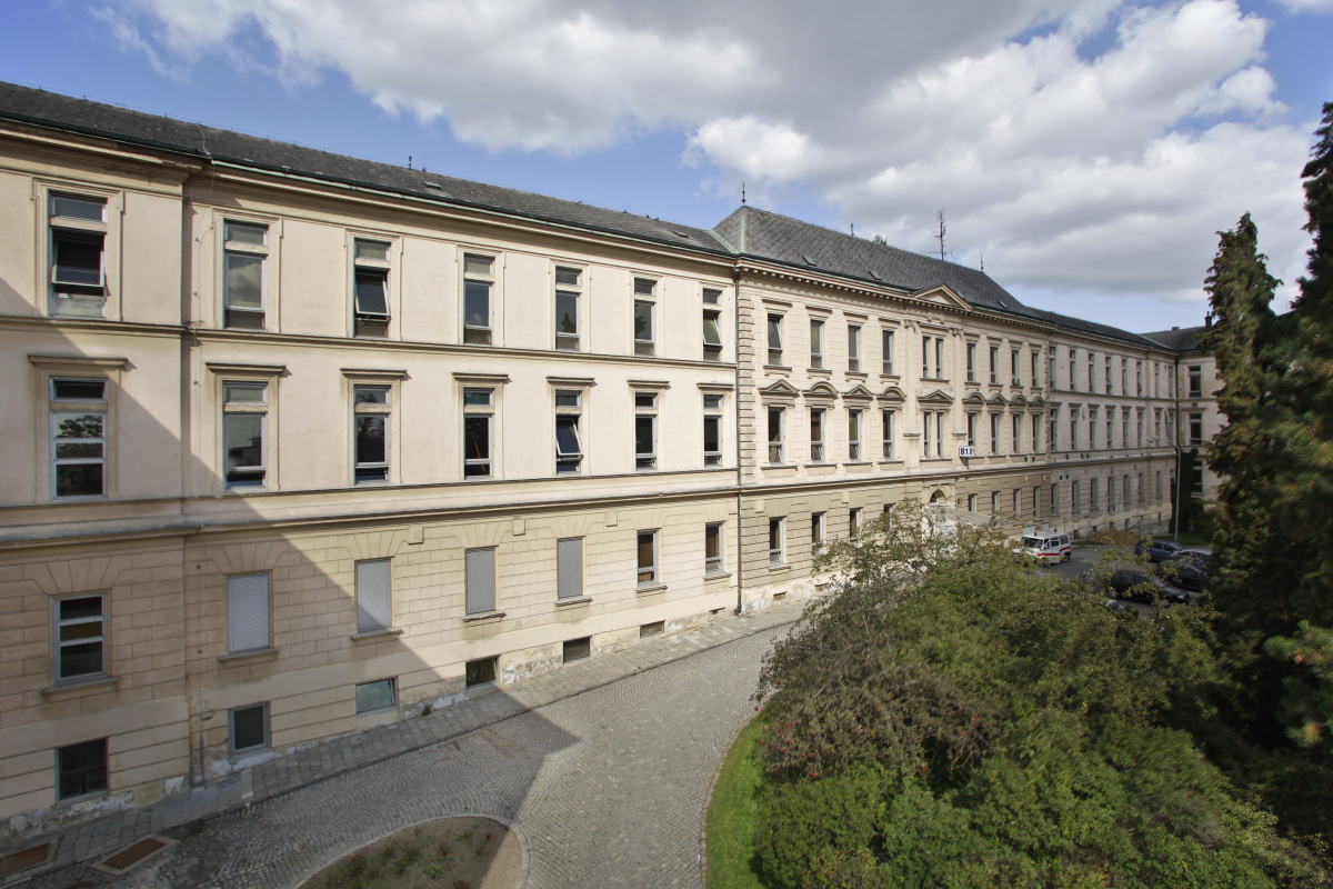 Premiér Babiš ve FN Olomouc: nový „Franc Josef“ bude stát v roce 2025 ...
